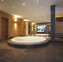 Banheira de hidromassagem interior