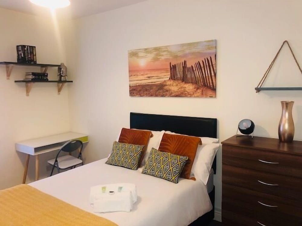 Townhouse @ Underwood Lane - Crewe