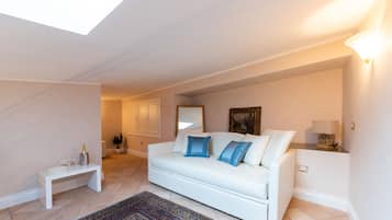 Suite Exclusiva | Sala de estar | Smart TV de 42 de polegadas com canais digitais, televisor, Netflix