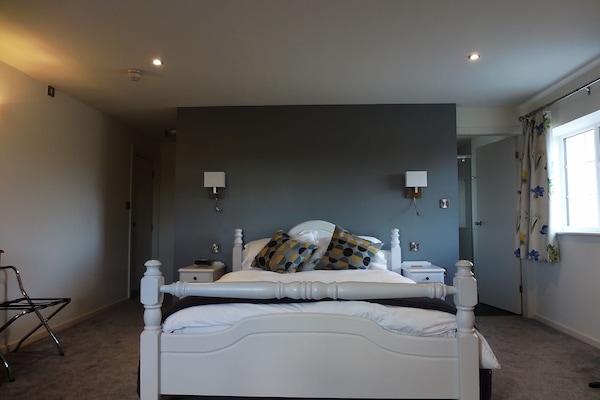 Quarto Familiar | Quartos insonorizados, camas desdobráveis, roupa de cama fornecida