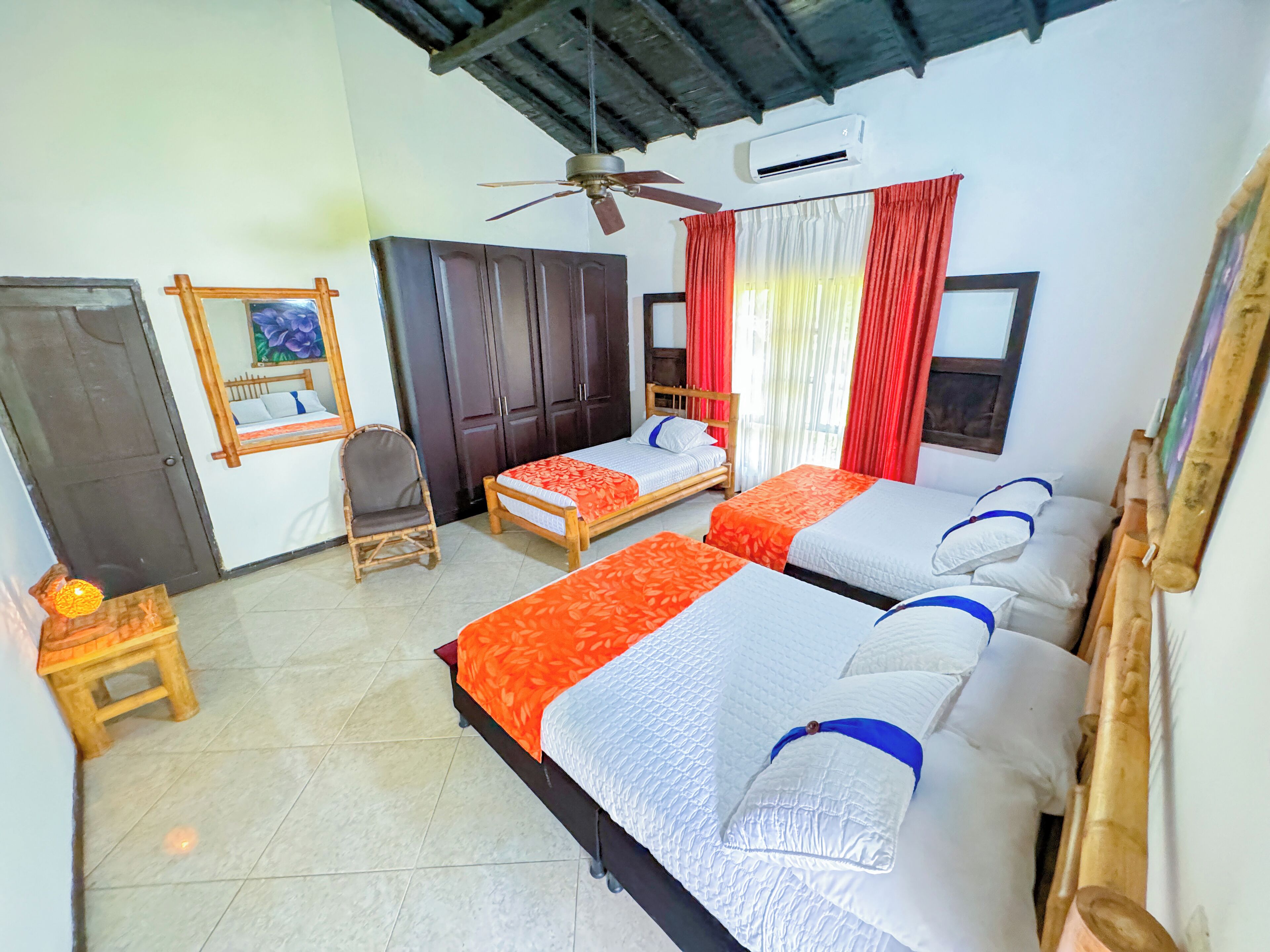 Quarto Familiar | Roupa de cama fornecida, acesso para cadeira de rodas 