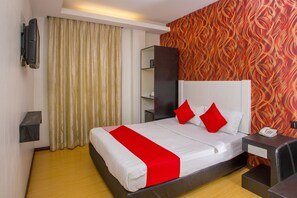 Quarto Duplo Deluxe, 1 cama queen-size | Secretária, Wi-fi grátis, roupa de cama fornecida 