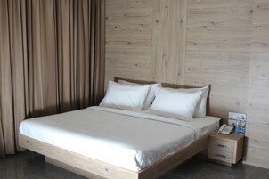 Quarto luxo | Wi-Fi de cortesia, roupa de cama