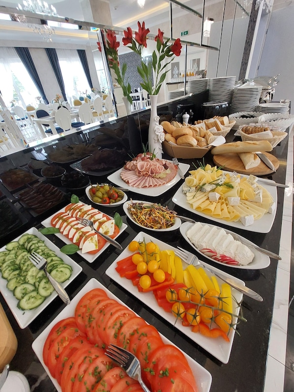 Pequeno-almoço tipo buffet diário incluído