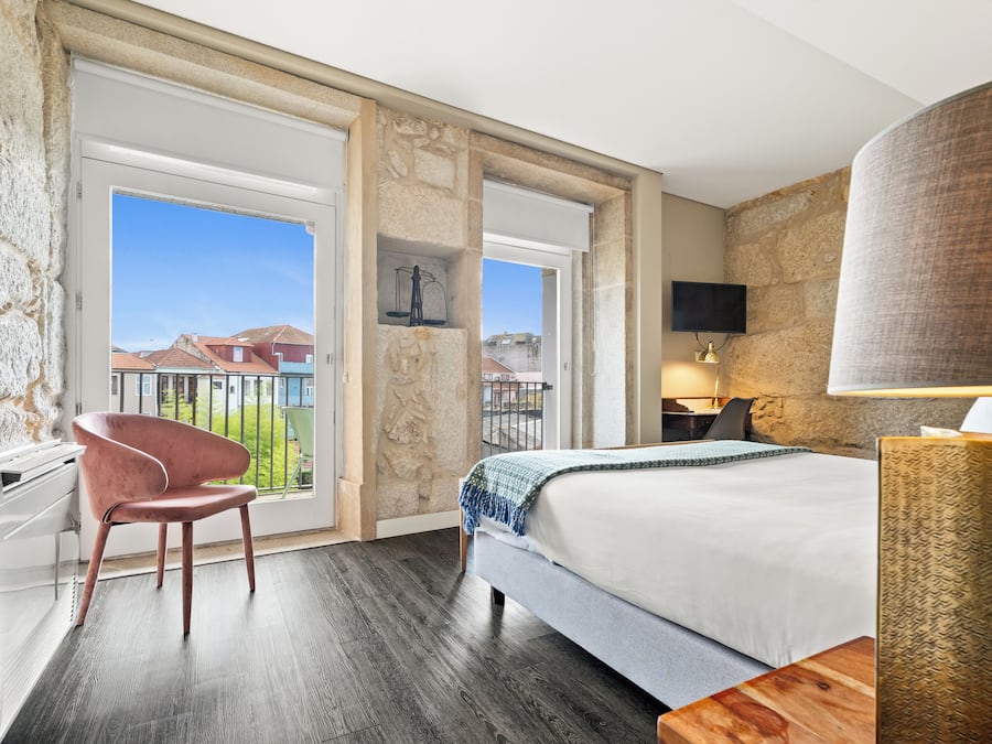 Quarto Duplo Superior, varanda | Roupa hipoalergénica, minibar, cofre no quarto, Wi-fi grátis