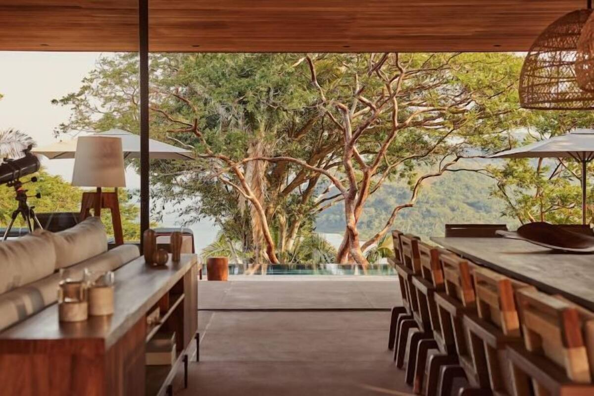 Opções para refeição ao ar livre | 3 restaurantes, com serviço de almoço e jantar; culinária mediterrânea