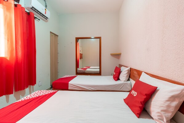 Quarto duplo | Escrivaninha, Wi-Fi de cortesia, roupa de cama