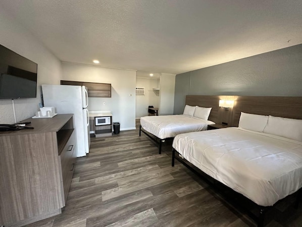Quarto, 2 camas queen-size, não fumadores | Roupa de alta qualidade, com mobília individualizada, secretária