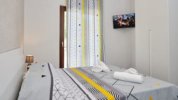 Quarto casal design | Escrivaninha, camas extras/dobráveis (sobretaxa), Wi-Fi de cortesia