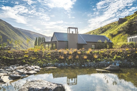Exterior. Gibbston Valley Lodge & Spa