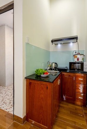 Estúdio básico | Cozinha privada | Geladeira, micro-ondas, cooktop, chaleira elétrica