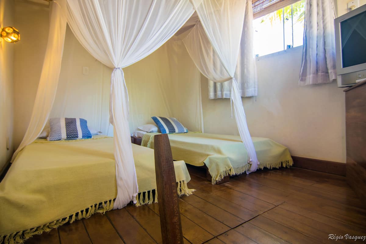 Quarto, no mezanino | Frigobar, Wi-Fi de cortesia, roupa de cama