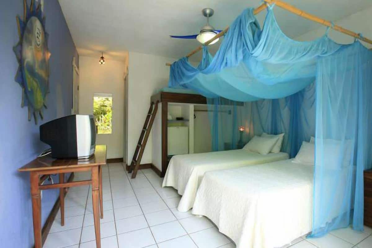 Quarto luxo | Frigobar, Wi-Fi de cortesia, roupa de cama