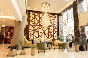 Área de estar no saguão