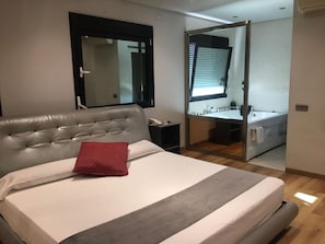 Edredons de pluma, Wi-Fi de cortesia, roupa de cama