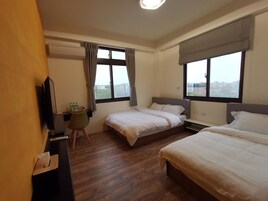 Quarto casal luxo | Escrivaninha, cortinas blackout, Wi-Fi de cortesia, roupa de cama