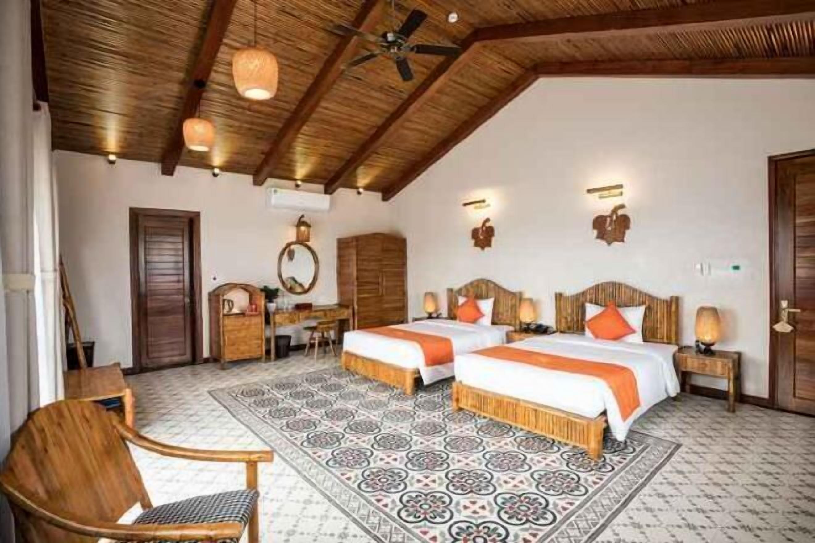 Roupa de alta qualidade, minibar, cofre no quarto, secretária 