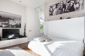 Apartamento luxo, 1 quarto | 1 quarto, cofres nos quartos, cortinas blackout, quartos à prova de som