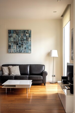 Apartamento luxo, 1 quarto | Área de estar | TV de tela plana