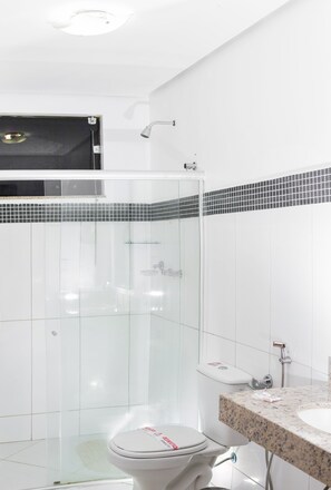 Quarto casal ou duplo | Banheiro | Chuveiro, toalhas de banho