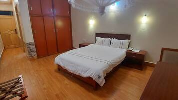 Quarto Deluxe | Secretária, Wi-fi grátis, roupa de cama fornecida