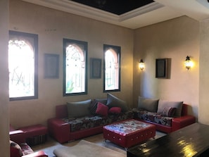 Vila | Sala de estar | TV de tela plana