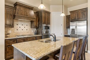 Casa de Férias, 3 quartos | Cozinha privada | Um frigorífico, um micro-ondas, um forno, uma cafeteira/bule