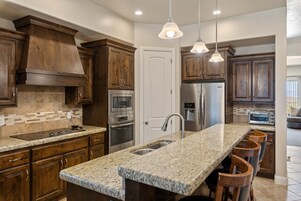 Casa geminada, 3 quartos | Cozinha privada | Geladeira, micro-ondas, fogão, cafeteira/chaleira