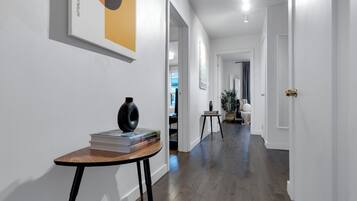 Quarto triplo premium, 3 quartos, aceita animais de estimação (Avenue Central Suite 1277) | 3 quartos, roupas de cama de algodão egípcio, roupas de cama premium