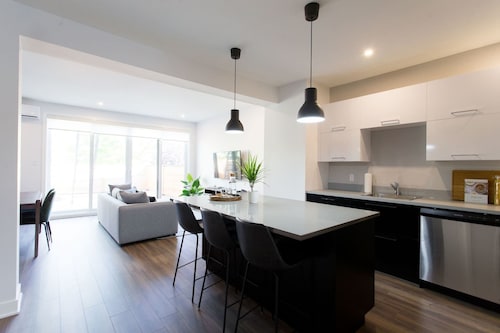 Large Flat With Private Terrace By Denstays - Montreal