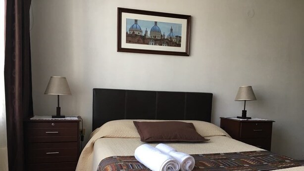 Quarto casal | Escrivaninha, ferros/tábuas de passar roupa, Wi-Fi de cortesia