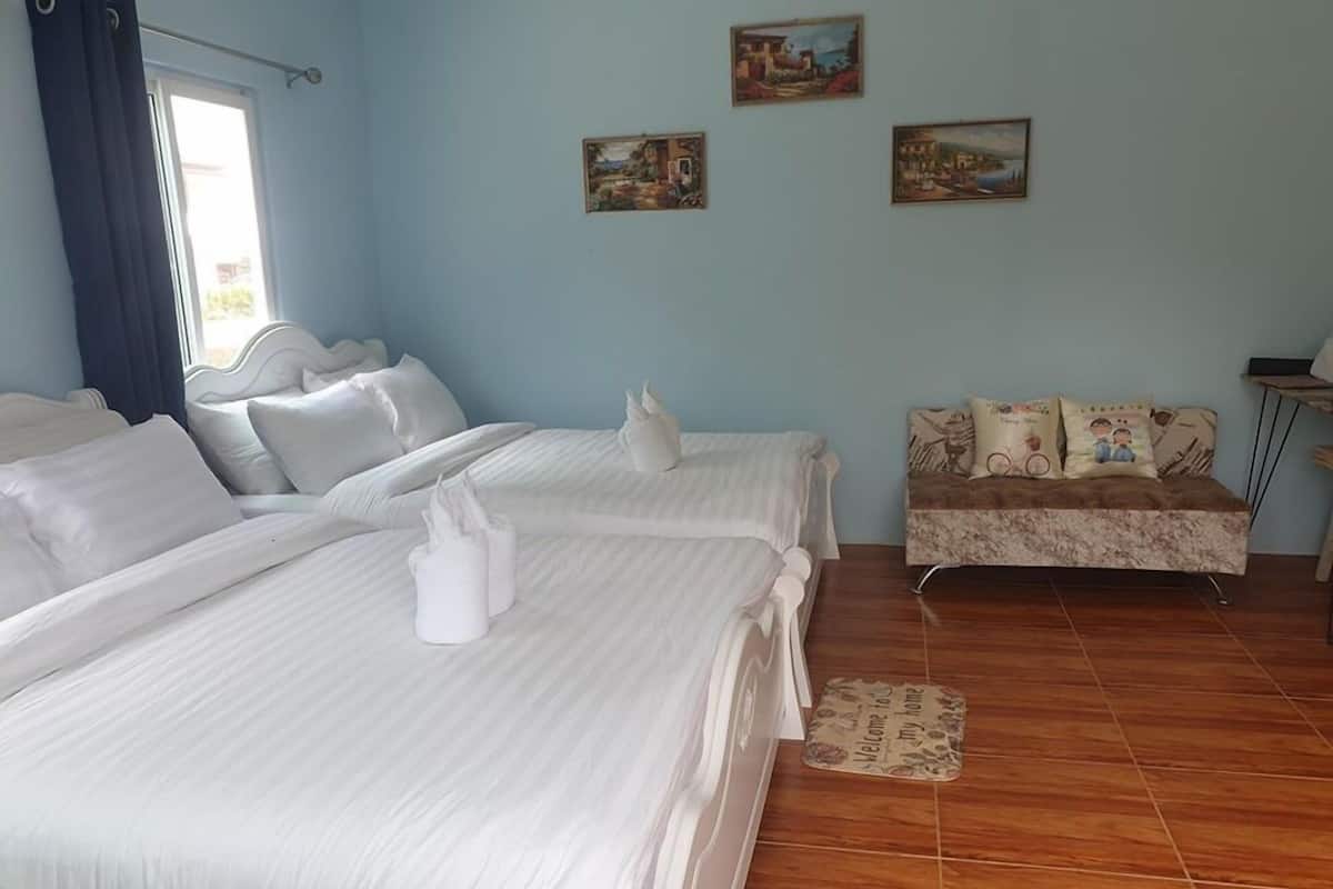 Quarto Quádruplo Familiar | Secretária, cortinas/cortinados opacos, quartos insonorizados