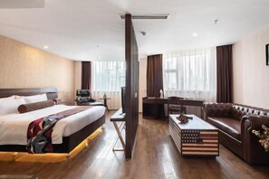 Quarto Duplo Deluxe | Secretária, cortinas/cortinados opacos, Wi-fi grátis 