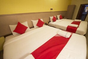 Quarto Quádruplo Básico | Berços/camas para crianças, Wi-fi grátis, roupa de cama fornecida 