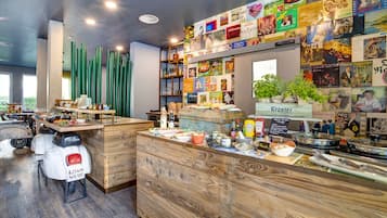 Café da manhã com buffet diário (EUR 21.90 por pessoa)