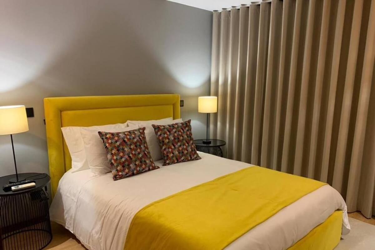 Quartos insonorizados, berços/camas para crianças grátis