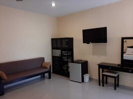 Quarto casal básico | Opções para refeição no quarto