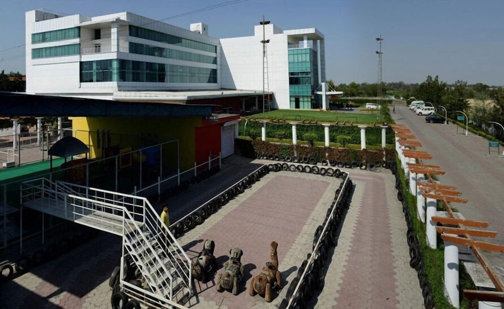 Hotel Amer Greens - Bhopal