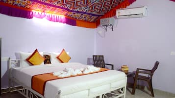Quarto de Luxo, 1 quarto, não fumadores | Edredões de penas, camas de colchão viscoelástico, cofre no quarto