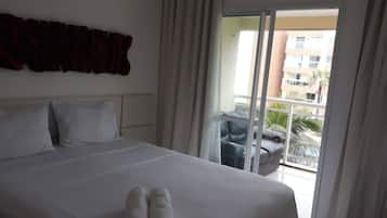 Quarto família | Roupas de cama premium, individualmente mobiliados, escrivaninha