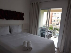 Quarto família | Roupas de cama premium, individualmente mobiliados, escrivaninha