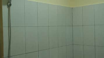 Toalhas fornecidas, sabão, champô