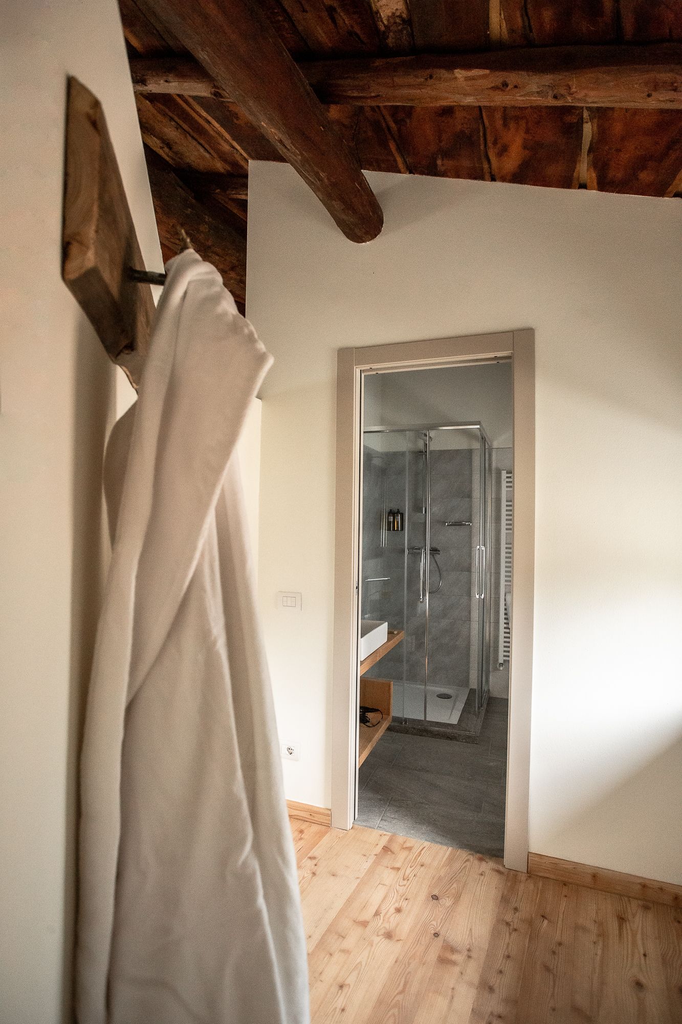 Quarto Duplo ou Twin Deluxe | Casa de banho | Toalhas fornecidas 