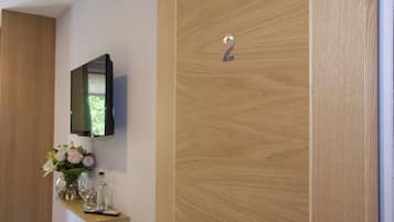 Quarto casal luxo, 1 cama King | Roupas de cama antialérgicas, cofres nos quartos