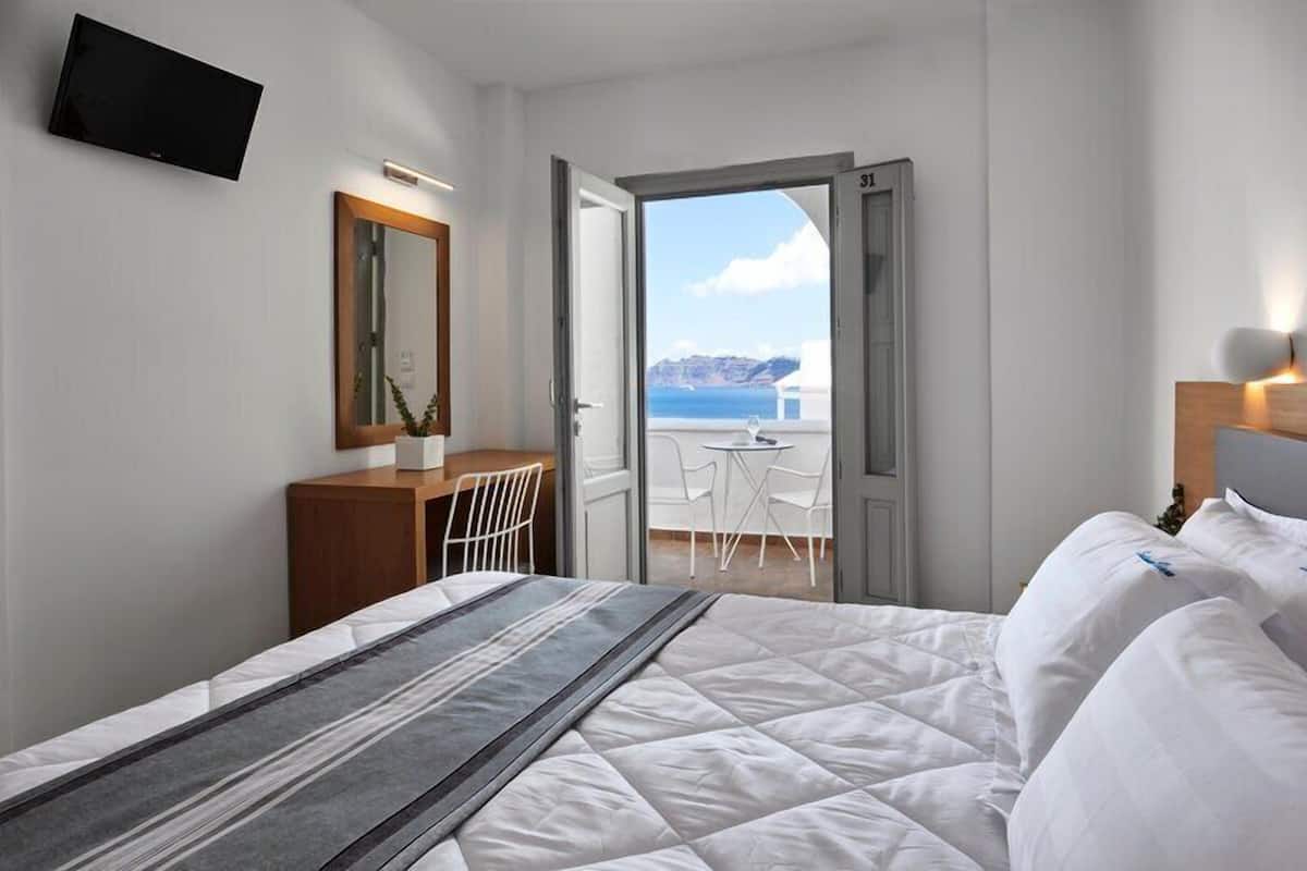 Classic Double or Twin Room | Minibar, cofre no quarto, quartos insonorizados, Wi-fi grátis 