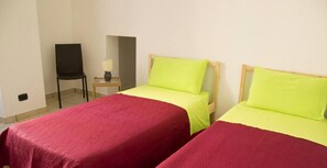 Secretária, cortinas/cortinados opacos, quartos insonorizados 