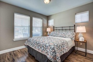 3 quartos, escrivaninha, Wi-Fi de cortesia