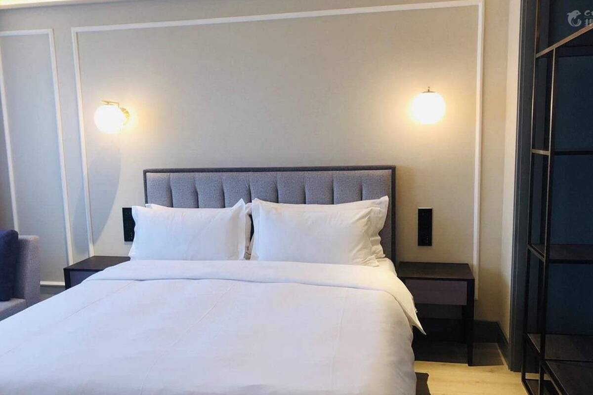 Quarto Standard, 1 cama king-size | Cofre no quarto, cortinas/cortinados opacos, ferro/tábua de engomar