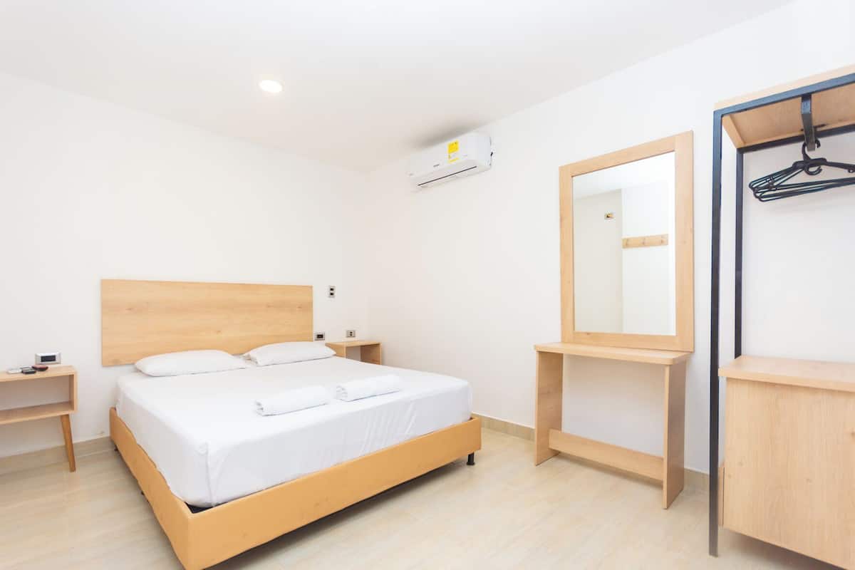 Roupa de alta qualidade, Wi-fi grátis, roupa de cama fornecida