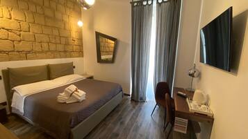 Quarto Duplo, varanda | Minibar, secretária, cortinas/cortinados opacos, quartos insonorizados